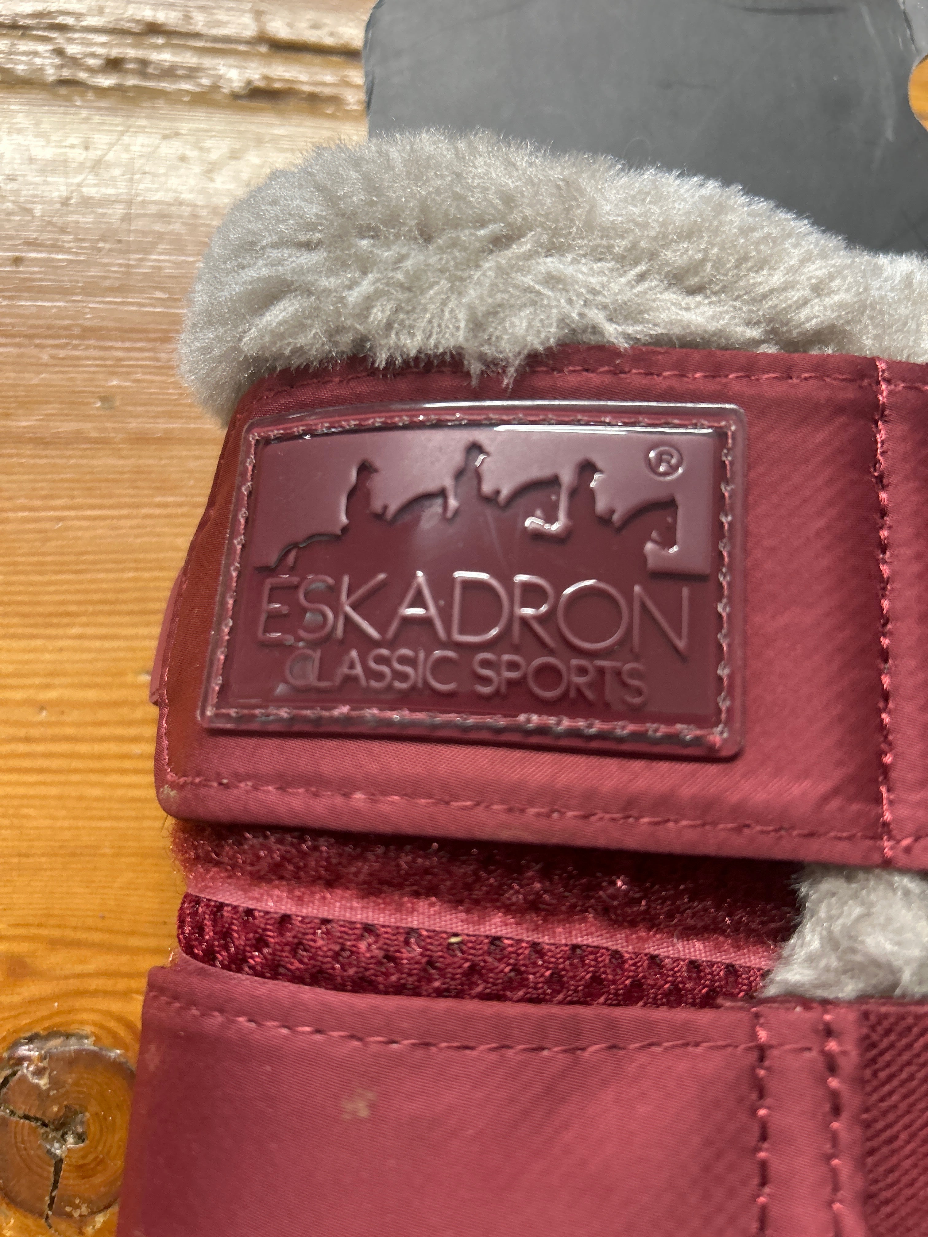 Eskadron Mesh Brushing Boots Large – Evolution Equestrian Co.